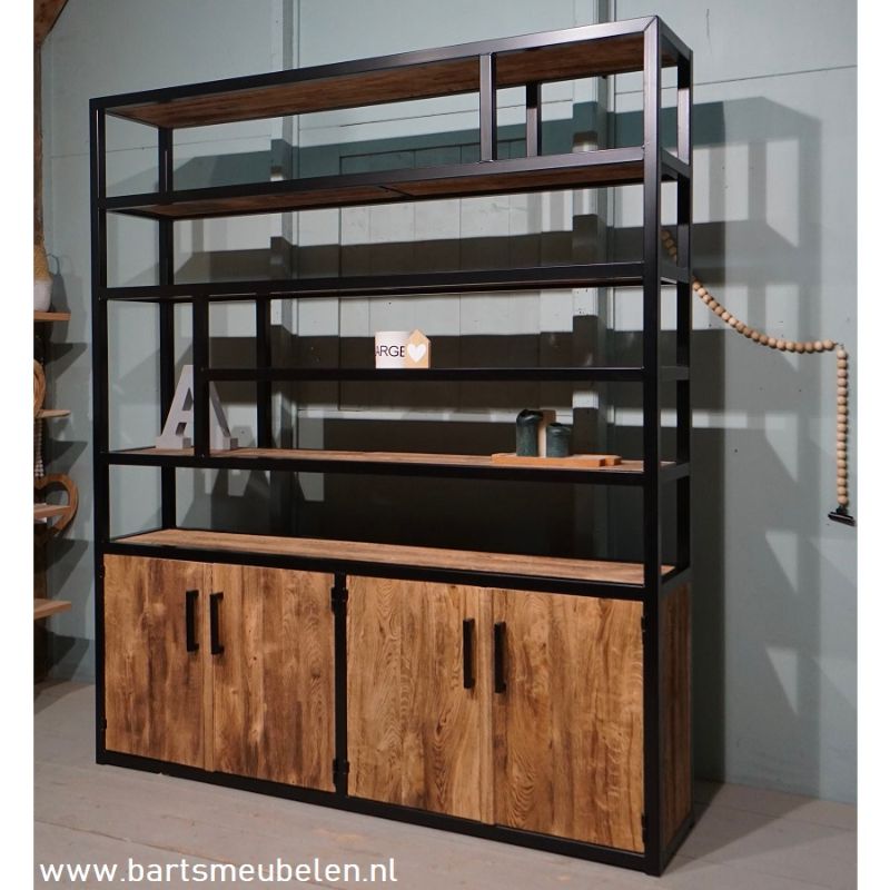 Kast gebrand eikenhout en staal Justin - industriele kast.